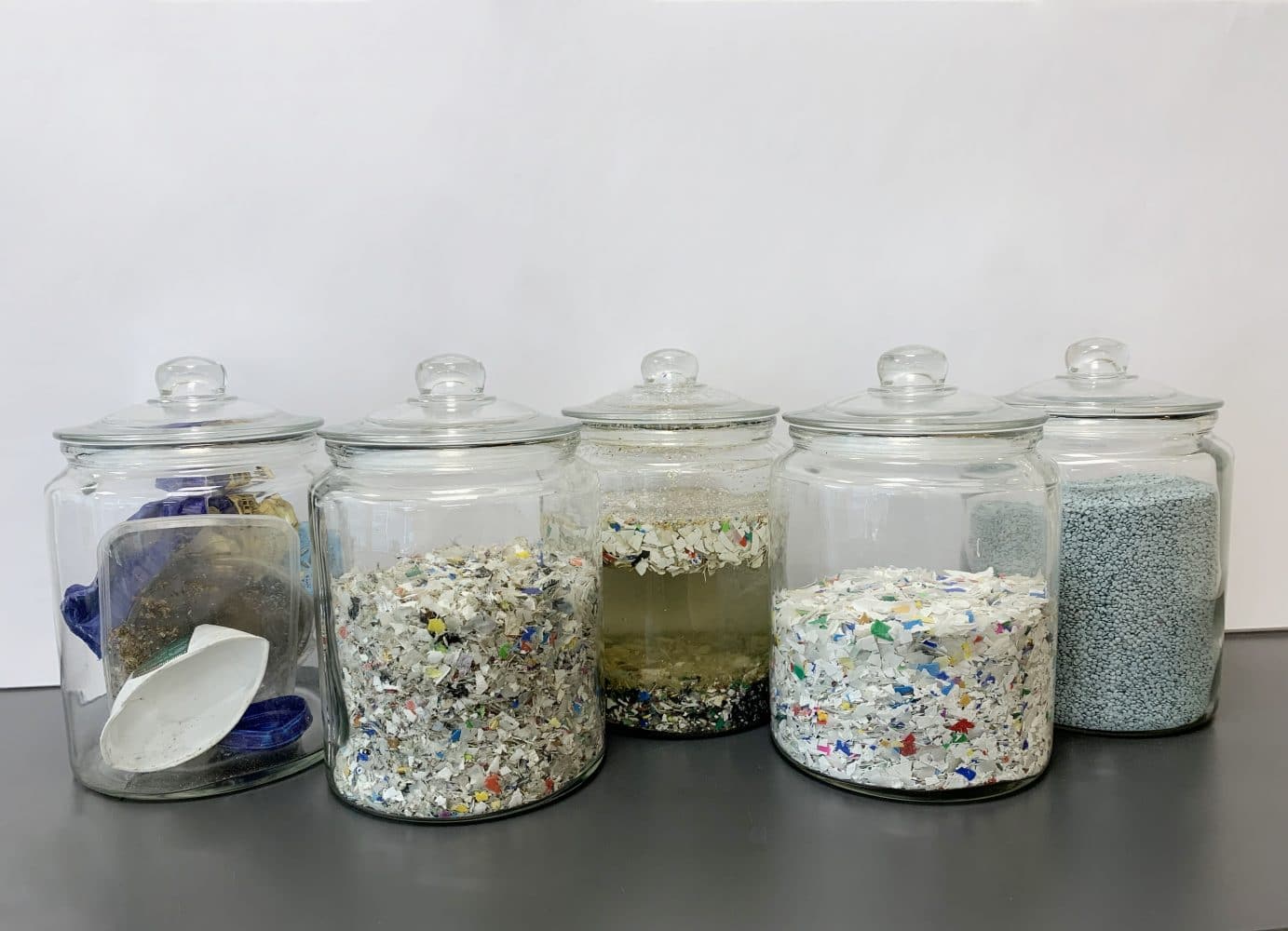 Changing plastic household waste to high quality recycled granulate