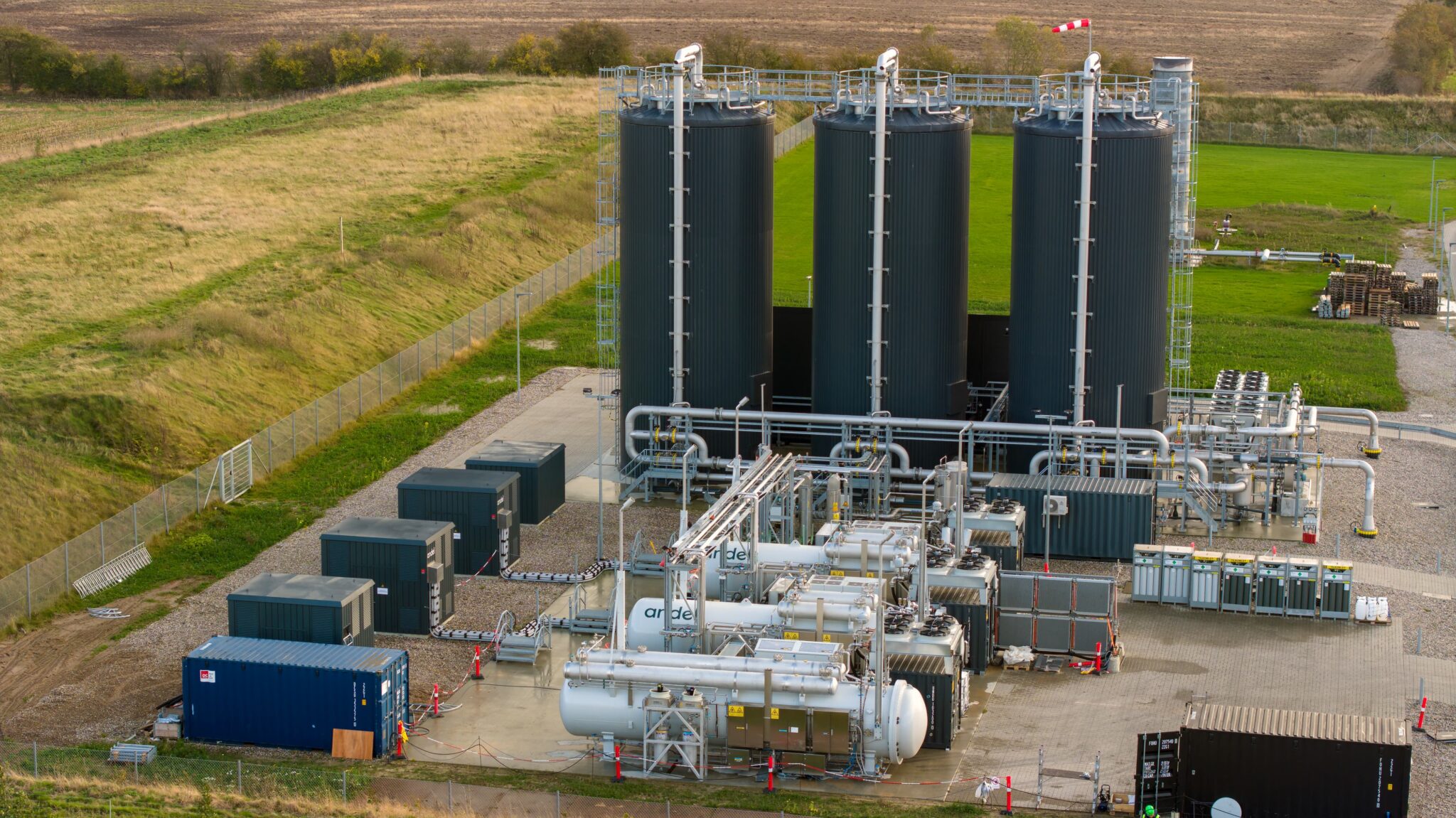 Solving the cost challenge of green hydrogen – at last